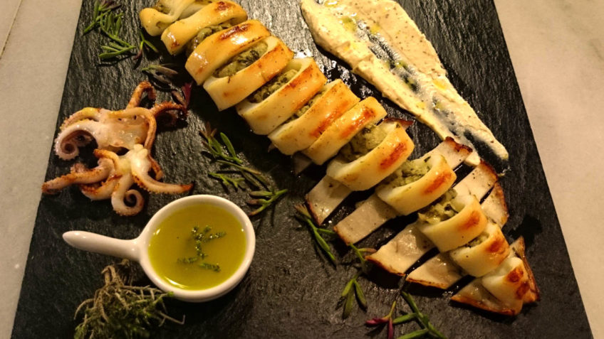Καλαμάρι γεμιστό – Mediterranean Cuisine